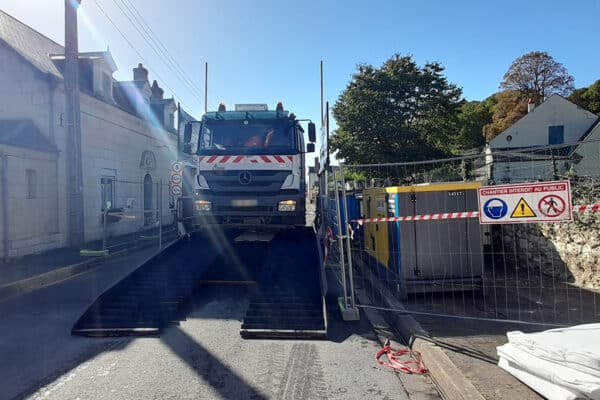 Installation of a washer in asbestos removal configuration in a city ...